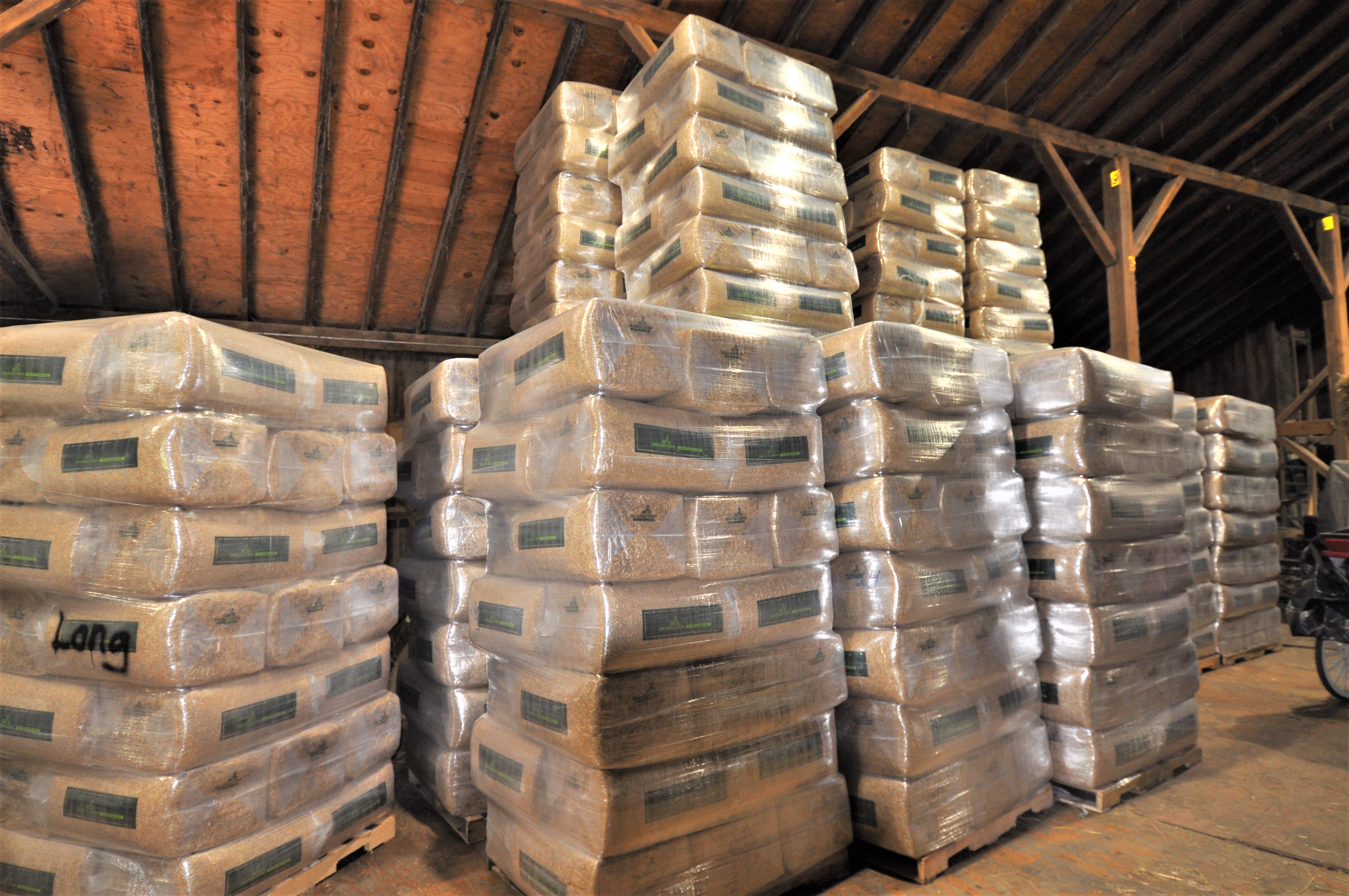 Superior Straw Bedding | Warrenville, IL | Galusha Farm